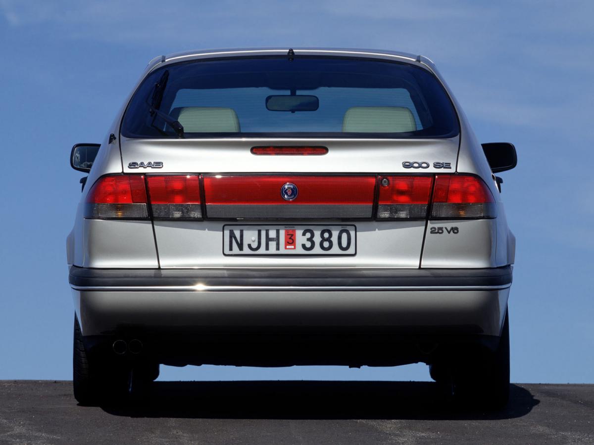 Saab 900 technical specifications and fuel economy